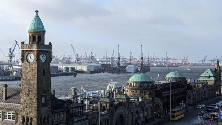 Hamburg: Guided Tour in French, the essentials in 2,5 hours! - What You Can Expect from This Tour