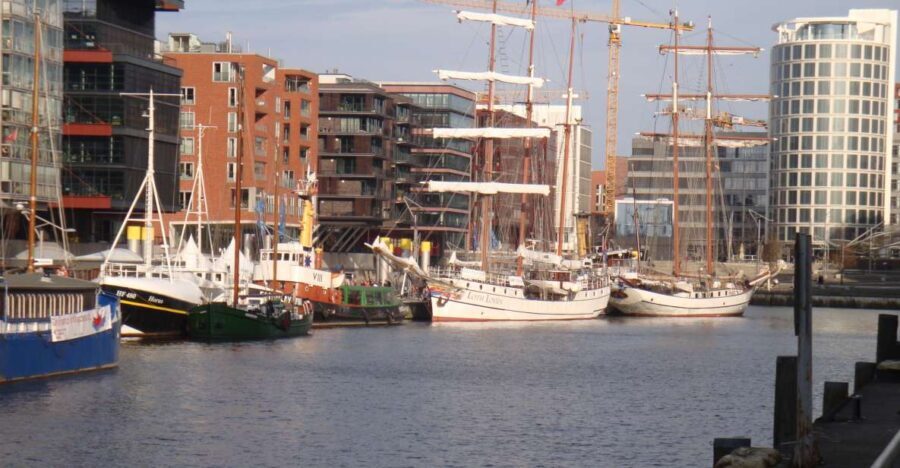 Hamburg Harbor: 3.5-Hour Guided Tour by Bike - Itinerary Breakdown: What You’ll See and Experience