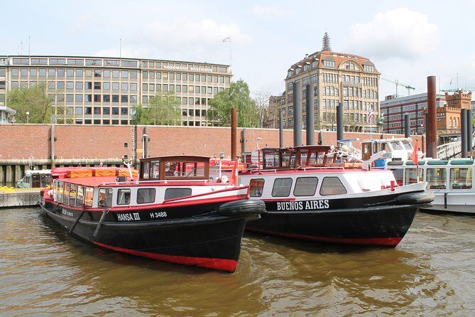 Hamburg harbor tour with a barge - What makes this tour special?