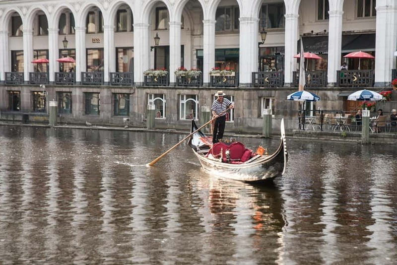 Hamburg: private Tour in the royal Venetian Alstergondel - The Itinerary in Detail