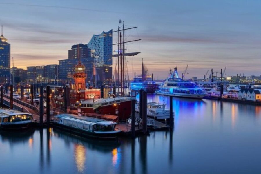 Hamburg : Private Walking Tour With A Guide (Private Tour) - What to Expect on the Tour