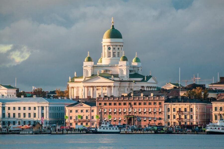 Helsinki: Architectural Highlights Guided Walking Tour - What the Tour Feels Like