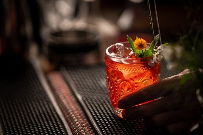 HERBS LAB - from plant to glass - From plant to bottle: crafting spirits and cocktails