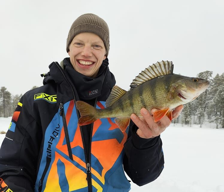Inari: 2 hour Ice Fishing at Lake Inari - Authenticity and Local Flavor