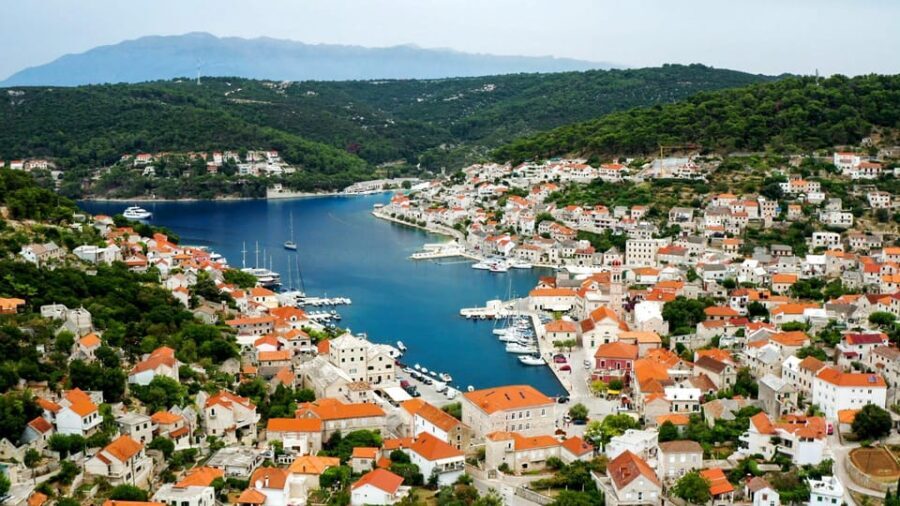 Island Bra - Golden Horn & Puia Private Speedboat Tour - Rest and Play in Lovreina Bays
