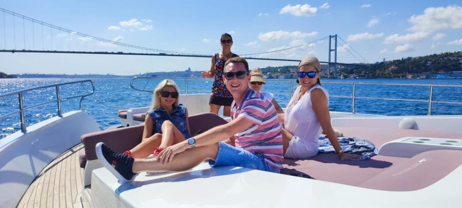Istanbul: Bosphorus Strait and Black Sea Lunch Cruise - The Lunch: A Highlight for Foodies