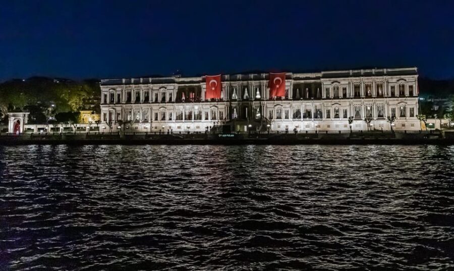 Istanbul: Dinner Cruise with Hotel Transfer and Soft Drinks - Setting the Scene: What You Can Expect from This Cruise