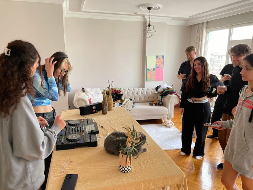 Istanbul: Electronic Music Workshop & Culture From Local DJ - Logistics and Practical Details