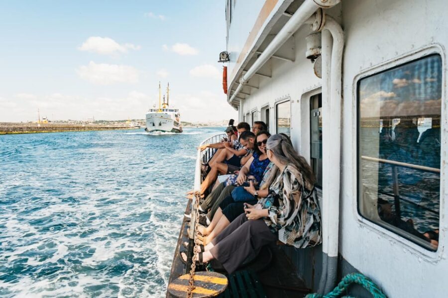 Istanbul: European and Asian Side Guided Foodie Walking Tour - The Itinerary Breakdown: What to Expect at Each Stop