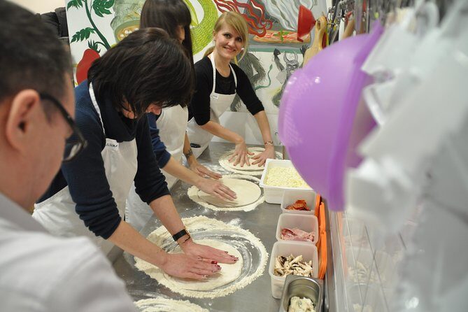 Italian Pizza Cooking Class with Chef Francesco in Padova - Why This Experience Works
