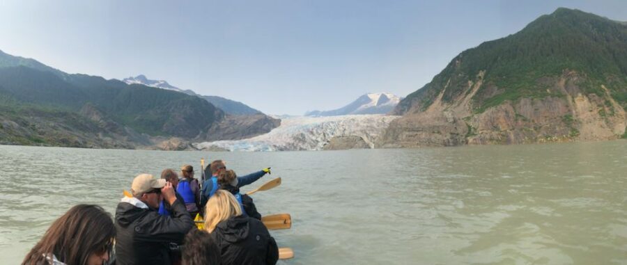 Juneau: Mendenhall Lake Canoe Tour - The Guide and Group Dynamics