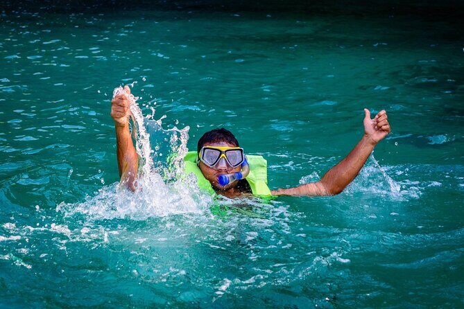 Key West from Miami with Snorkeling, Drinks and Hard Rock Cafe Meal - Transportation & Group Size