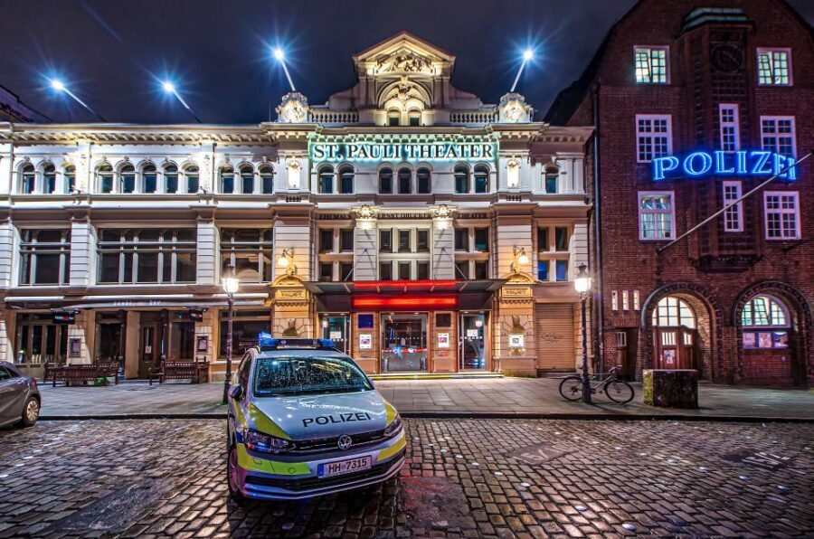 KIEZ SPEED TOUR/ADULTS ONLY - 1h - An in-depth look at this one-hour Hamburg tour