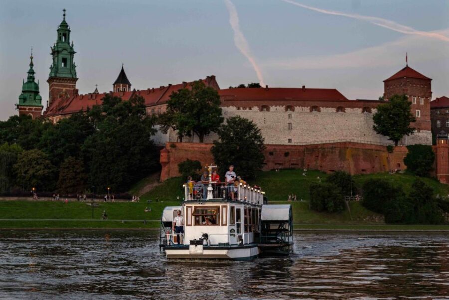 Krakow: 1-Hour Evening Vistula River Cruise - The Detailed Itinerary Breakdown