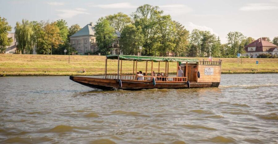 Krakow: Early Bird Vistula River Sightseeing Cruise - Who Should Consider This Tour?