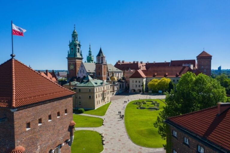 Krakow: Electric Car Sightseeing Tour - The Guide and Commentary: What You Can Expect