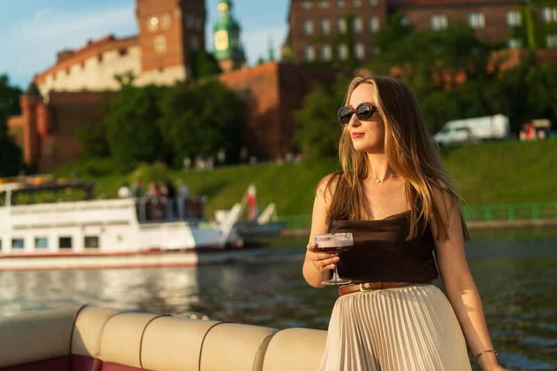Krakow: Evening Sightseeing Cruise with Drink - The Boat and Bar Experience