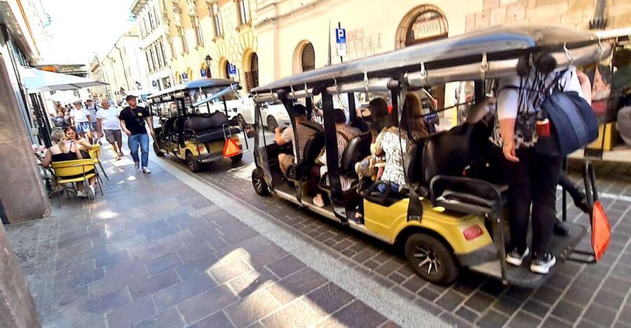 Krakow: Private Panoramic Tour by Golf Cart with Audio Guide - Analyzing the Itinerary: What Will You See and Feel?