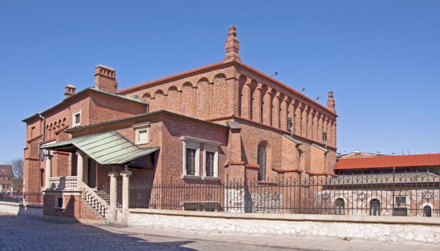 Krakow: Schindler's Factory & Kazimierz Jewish Quarter Tour - Visiting Schindler’s Factory: WWII History Comes to Life