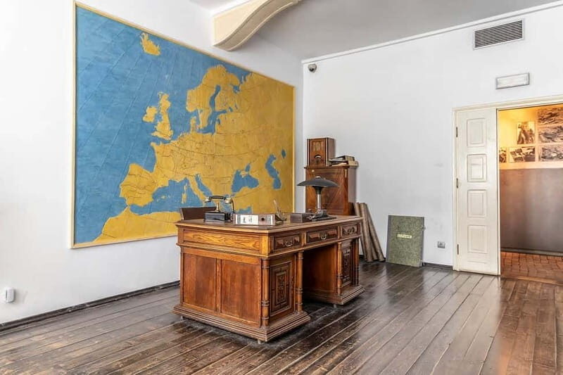 Krakow: Short Cruise and Schindler's Factory Guided Tour - Key Points