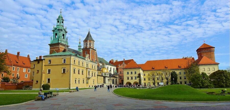 Krakow: Skip-the-Line Wawel Castle & Old Town Guided Tour - Real Experiences and Authentic Insights