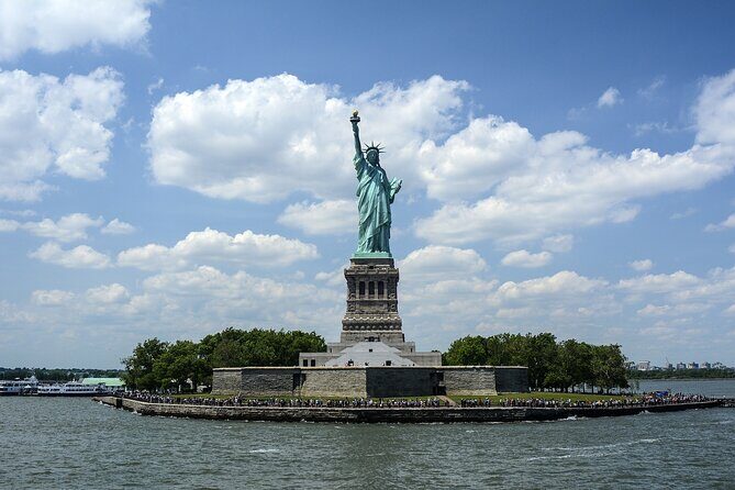 Landmark 60-minute NYC Cruise Near the Statue of Liberty - The Breakdown: What to Expect