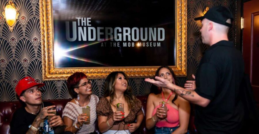 Las Vegas: Fremont Experience Guided Walking Tour & Drinks - Evaluating the Value and Experience
