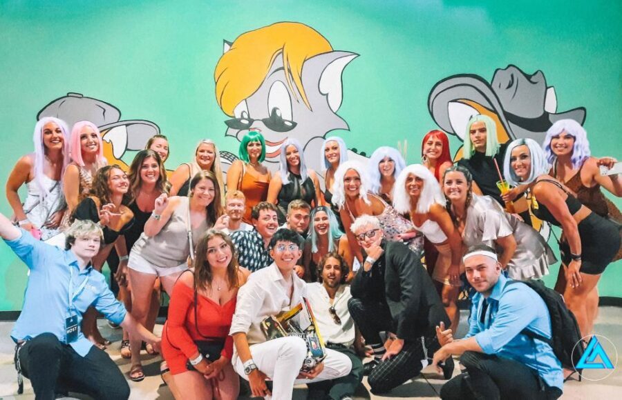 Las Vegas Fremont Street Bar Crawl (party bus add-on option) - Who Is This Tour Best For?