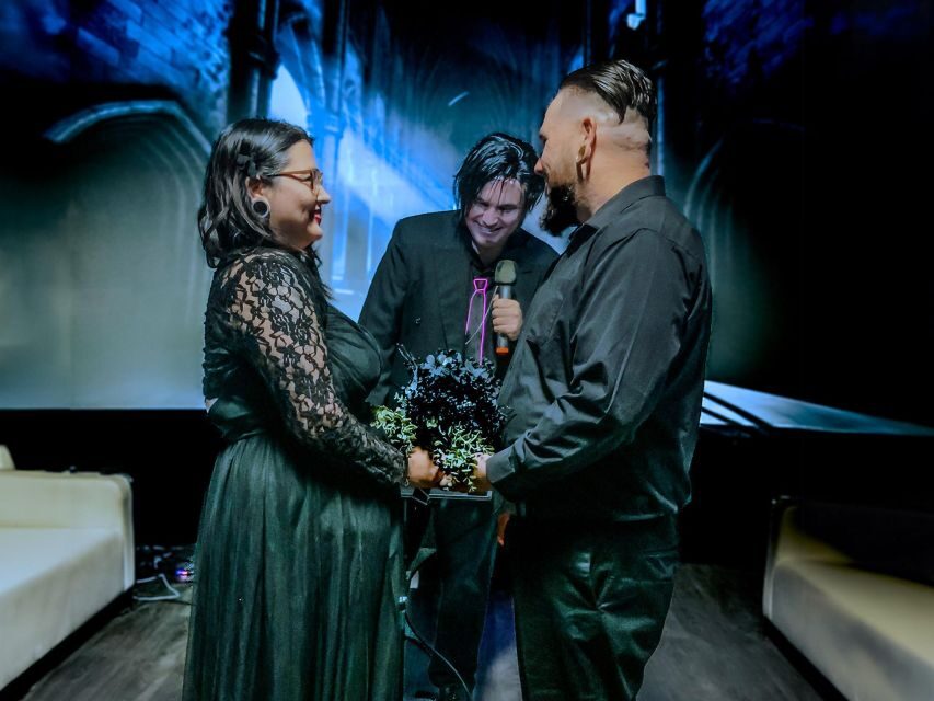 Las Vegas: Haunted House Wedding Ceremony + Photography - The Shooting Experience and Photography