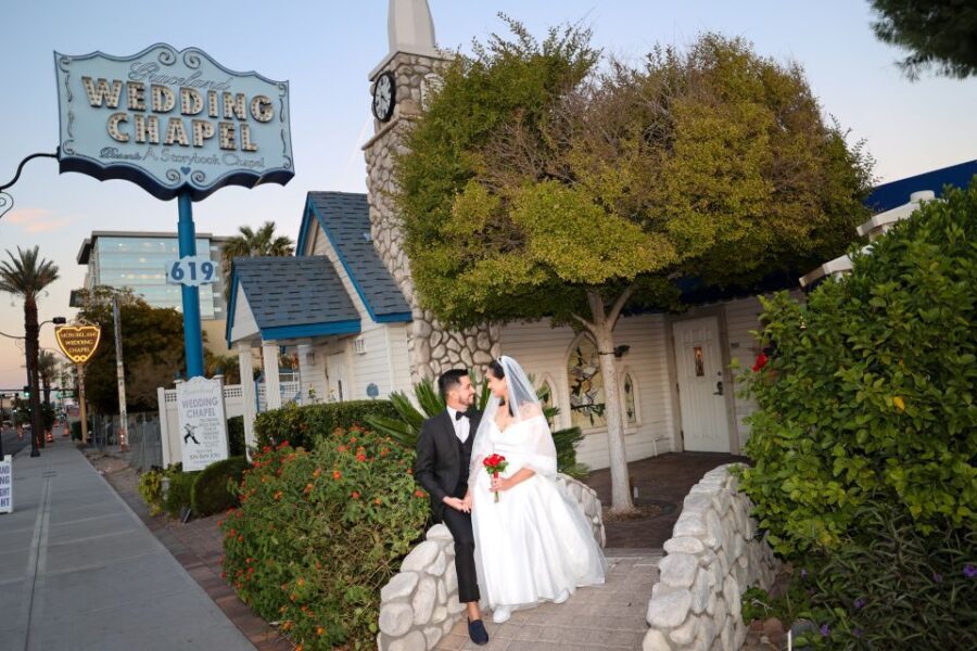 Las Vegas: Wedding or Vow Renewal at Graceland Chapel - Authenticity and Convenience