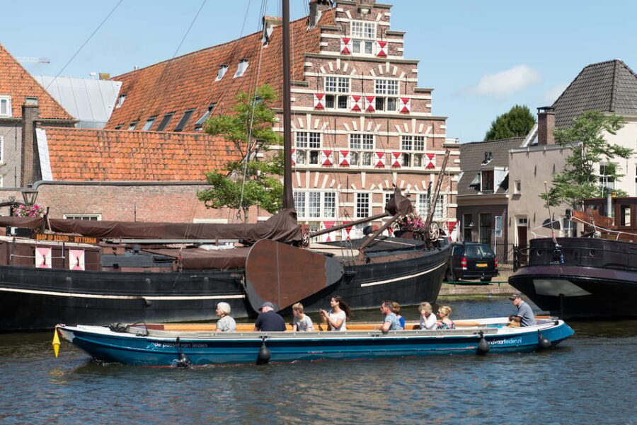 Leiden: Guided City Canal Cruise - The Experience in Detail