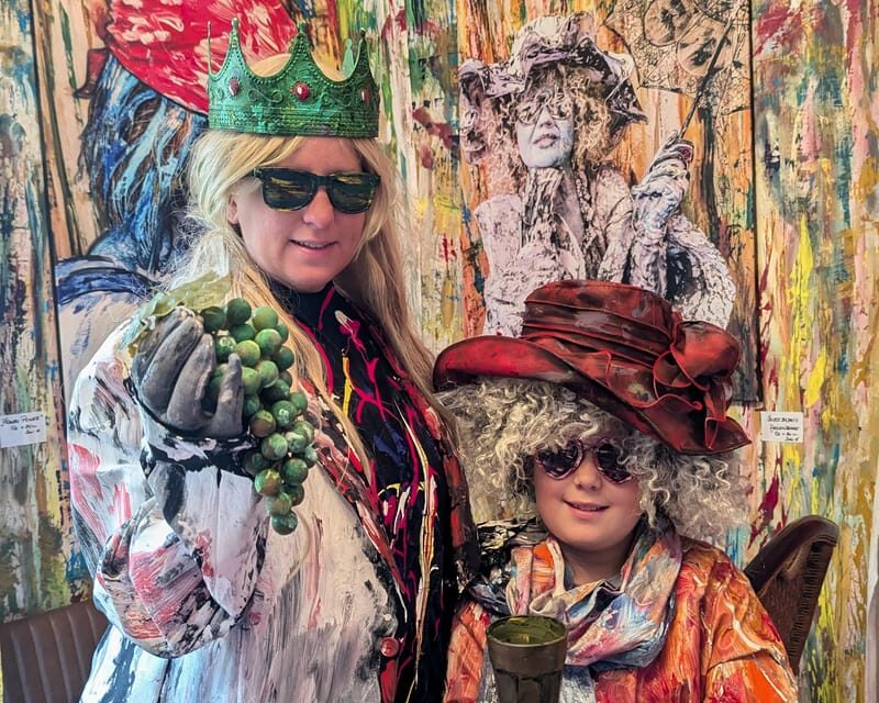Living color - be a part of art - Who Should Consider This Experience?