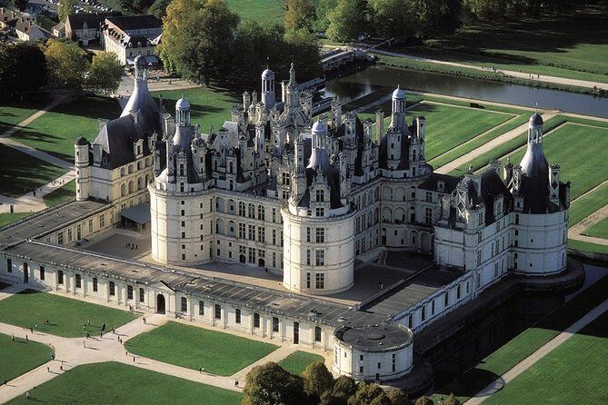 Loire Valley Castles Guided Day Trip from Paris in minivan - The Itinerary: What to Expect at Each Stop