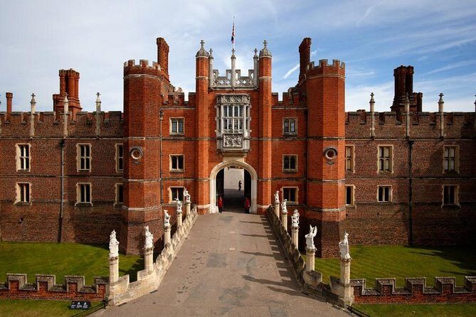 London, Windsor Castle, Hampton Court Palace with Free Snack Pack - Authenticity and Practicality: What to Expect