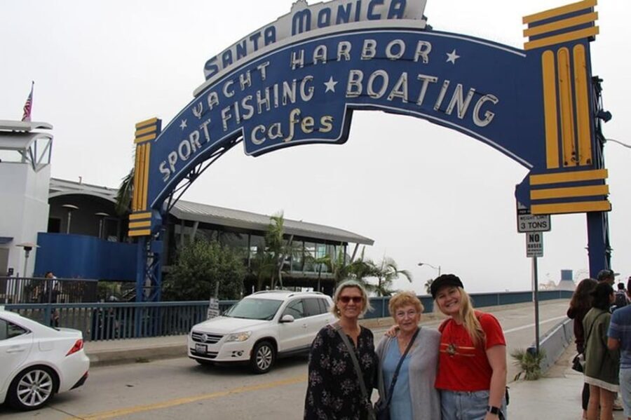 Los Angeles: Private Sightseeing Tour in a Limousine - 5hrs - The Sum Up