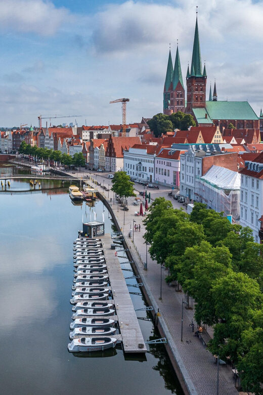 Lübeck: Electric Boat Rental - without driving licence - Why this electric boat experience is worth considering