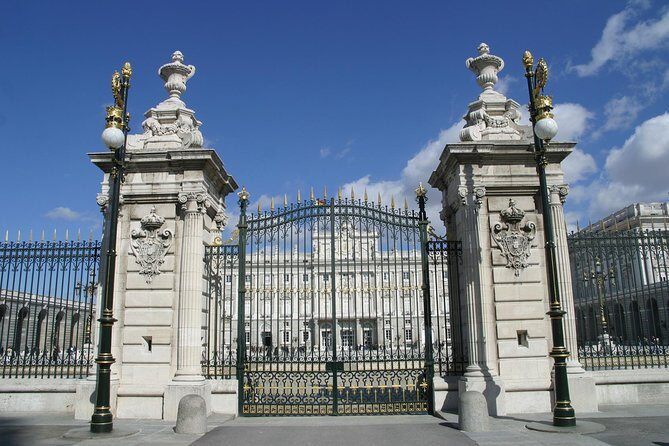 Madrid Sightseeing Tour with Royal Palace Skip the Line Ticket - Practical Tips for Travelers