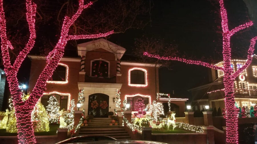 Magnificent Christmas Lights Tour of Dyker Heights Brooklyn - The Itinerary Breakdown