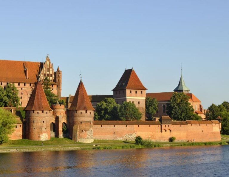 Malbork Castle Tour: 6-Hour Private Tour - What to Expect During Your Visit