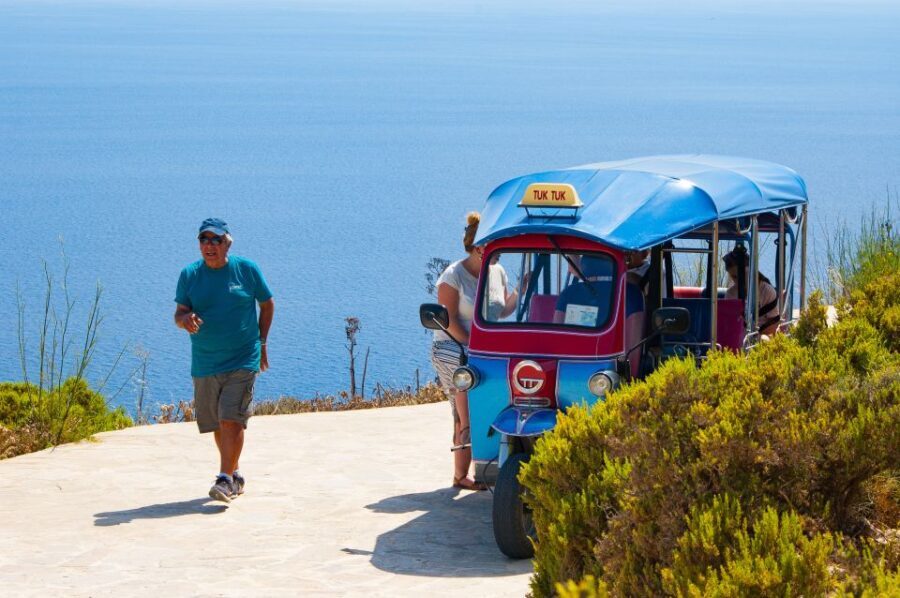 Malta: Gozo Full-Day Tuk-Tuk Tour and Lunch - The Experience of the Guides and the Group