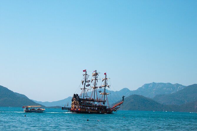 Marmaris Pirate Boat Incl. Lunch, unlimited Drinks with Transfer - The Onboard Experience: Food, Drinks, and Entertainment