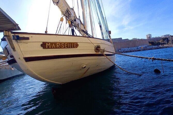 Marseille Guided Tour for 2.5 Hours with a Bilingual Local Guide - Discovering Marseille: An Authentic 2.5-Hour Journey