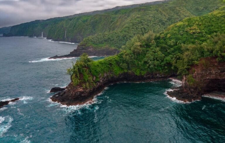 Maui and Molokai: Spectacular Helicopter Tour - The Ulupalakua Ranch Experience