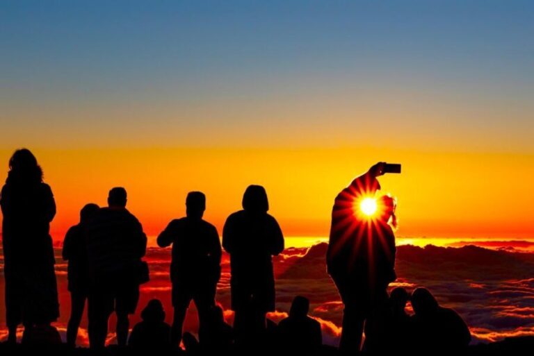 Maui: Haleakala Sunset and Stargazing Tour with Dinner - Dinner and Sunset Viewing