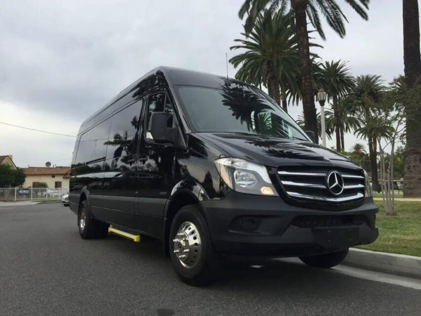 McClellan-Palomar Airport: Shuttle Service to San Diego - Who Is This Service Best For?