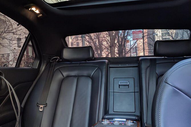 Meet and Greet Private Sedan Transfer from ORD to Downtown Chicago - An In-Depth Look at the Transportation Experience