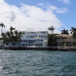 Miami Biscayne Bay: Hop-on Hop-off Boat Cruise - An In-Depth Look at the Miami Biscayne Bay Boat Cruise