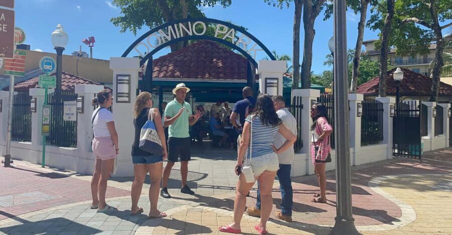 Miami: highlights Walking & Sightseeing tour - Key Points