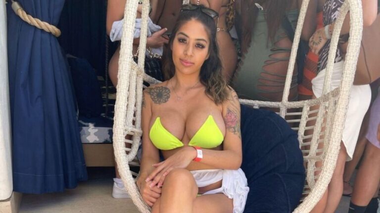 Miami Pool Tour with premium open bar & Party Bus Experience - Key Points