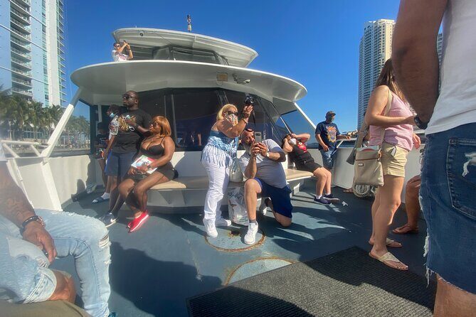 Miami Skyline: Happy Hour Cruise Music & Cash Bar - Who Would Love This Tour?